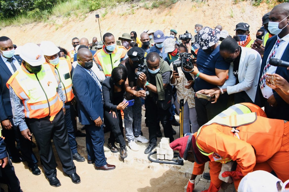Thumbs up for Thakgalang access road - President Ramaphosa | Central ...