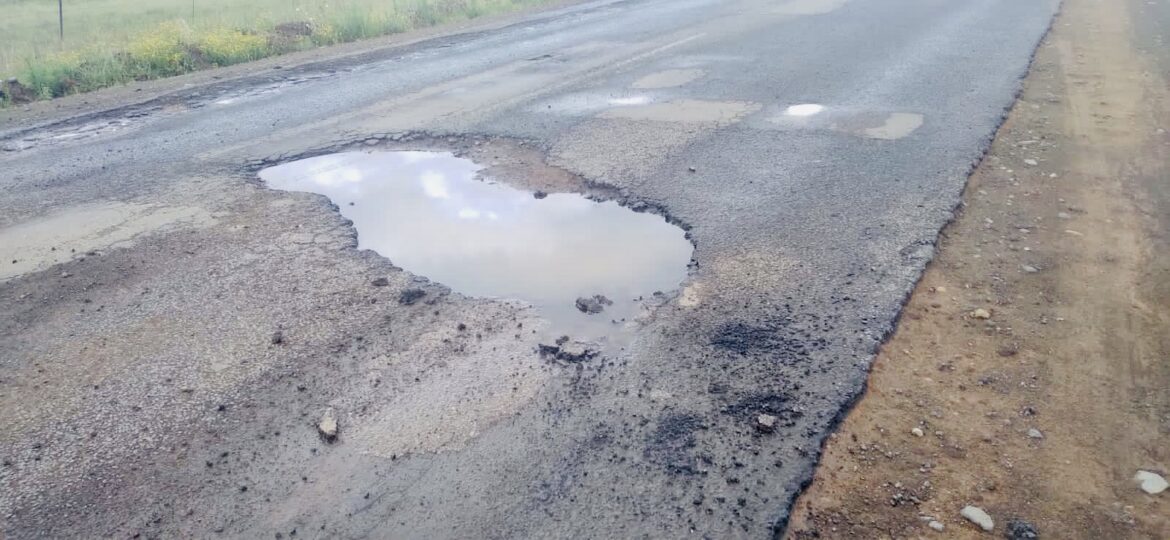 POTHOLE ALERT| R26 Free State provincial road Between Hobhouse and ...